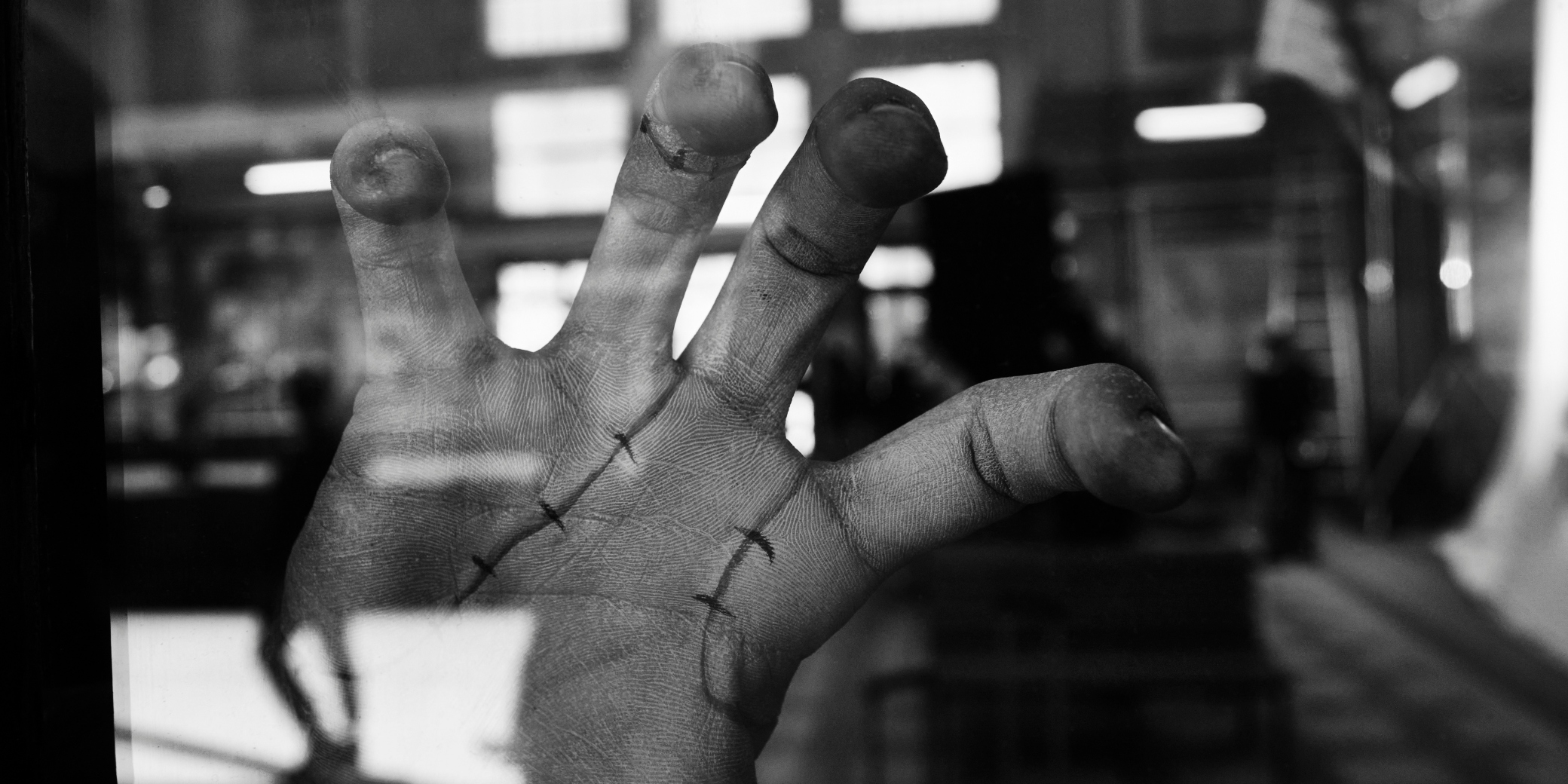 Wednesday - jak powstawały sceny z Rączką? Aktor o kulisach [WIDEO]